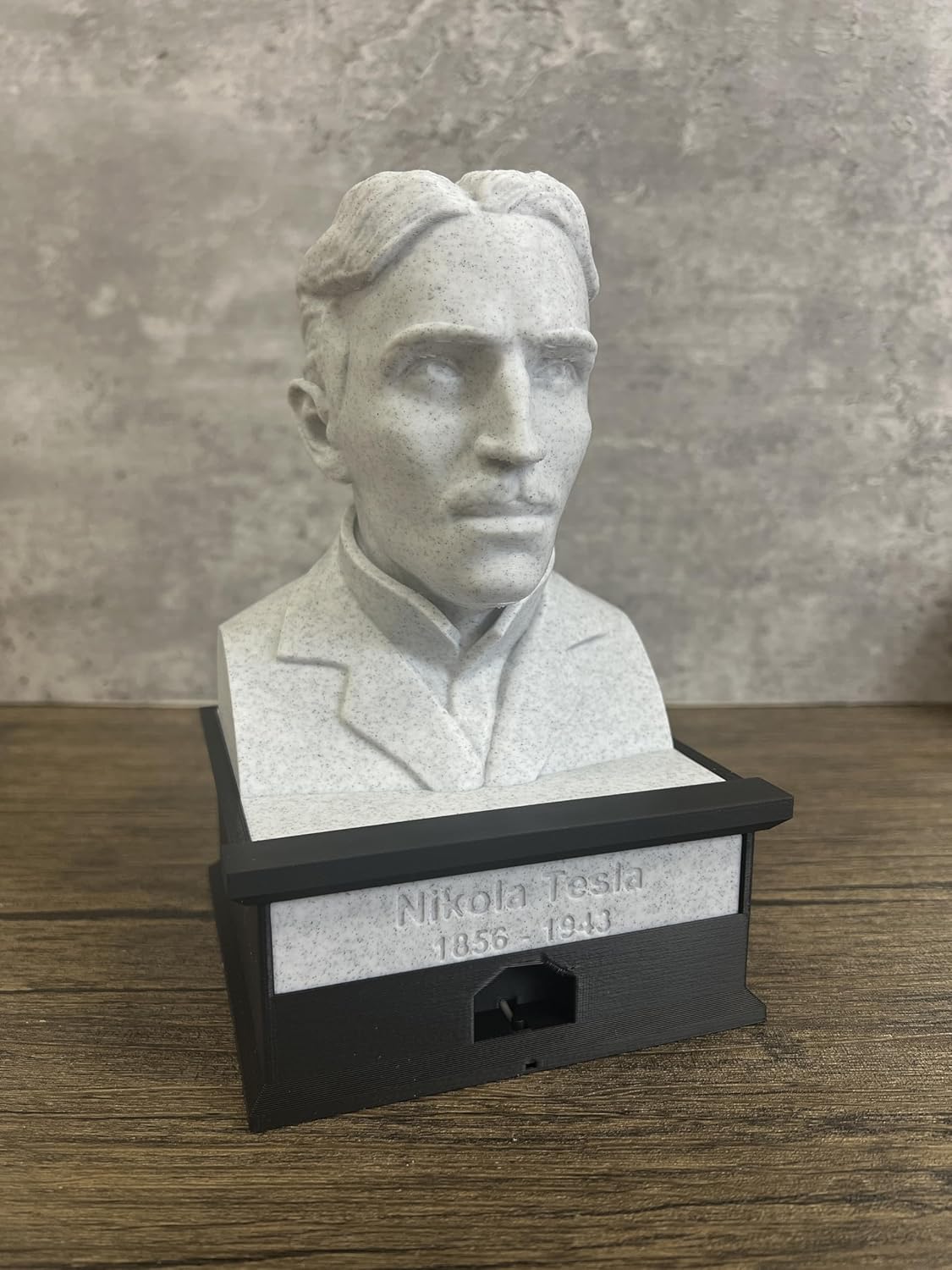 Amazon.com: MunnyGrubbers - Nikola Tesla - Talking Busts - Plastic ...