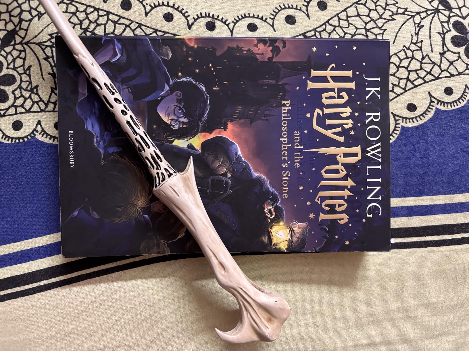 Buy Harry Potter and the Philosopher's Stone, Harry Potter Volume 1 ...