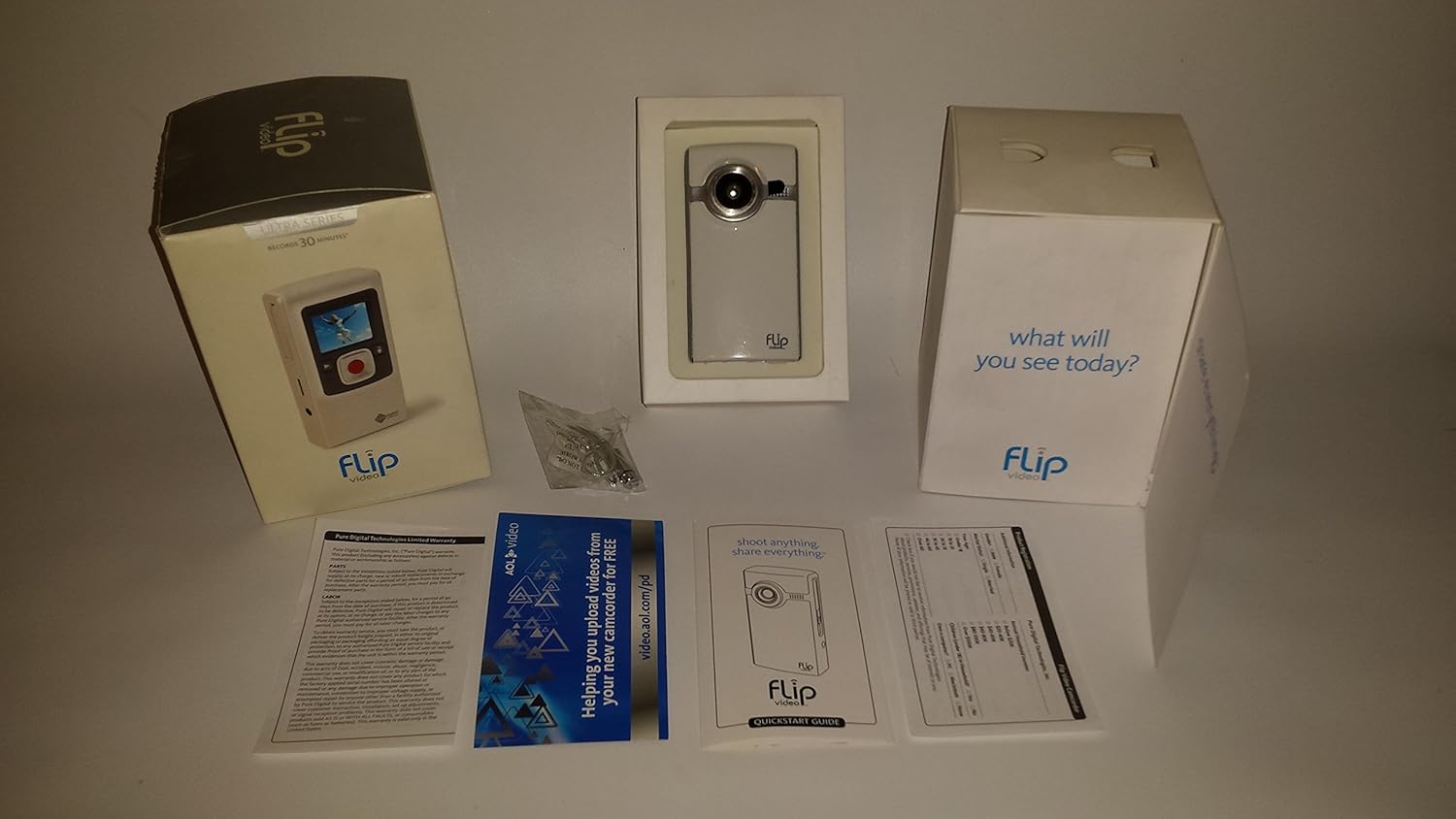 Amazon.com : Flip Ultra Video Camera - White, 1 GB, 30 Minutes (1st ...