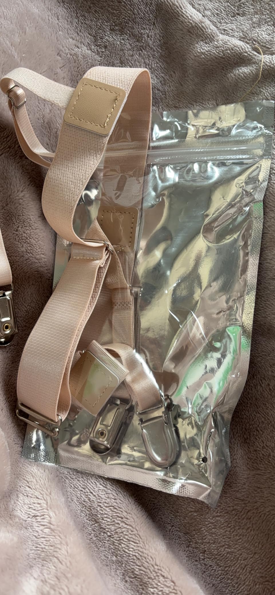 Amazon | [Okima] シャツガーター 【日本ブランド】 シャツずれ防止 ユニセックス 左右2個セット ビジネス パーティー 私服にも (A, ブラック) | サスペンダー 通販