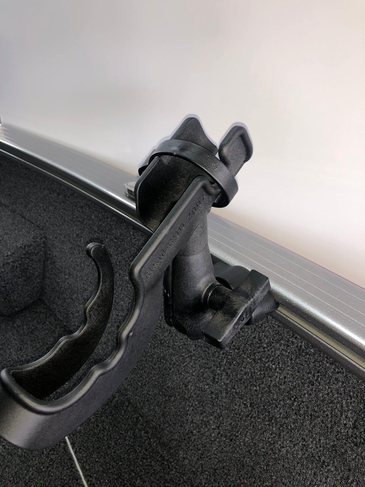 Amazon.com: Boat Zone Lund Boats Custom Sport Track Rod Holder ...