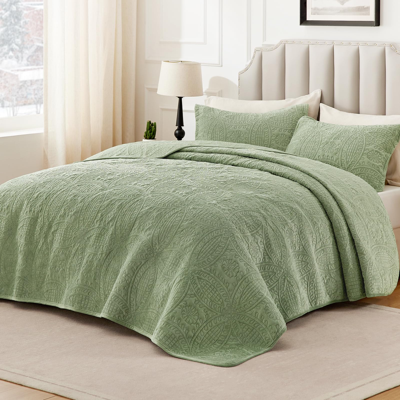 Amazon.com: Love's cabin Velvet King Size Quilt Bedding Set Bedspreads ...