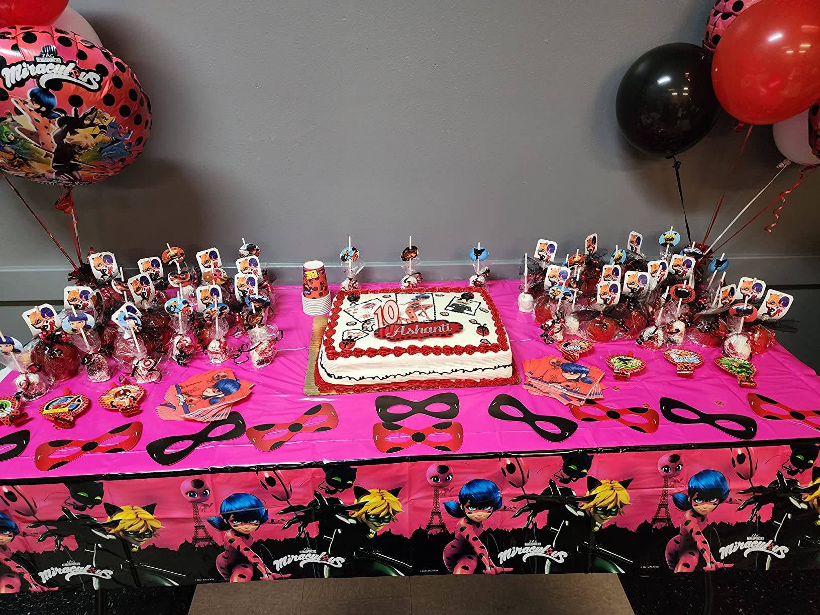 Amazon.com: Miraculous Ladybug Party in a Box Kit - Celebration ...