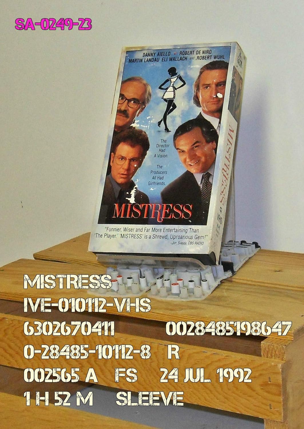Amazon.com: Mistress [VHS] : Robert Wuhl, Martin Landau, Vasek Simek ...