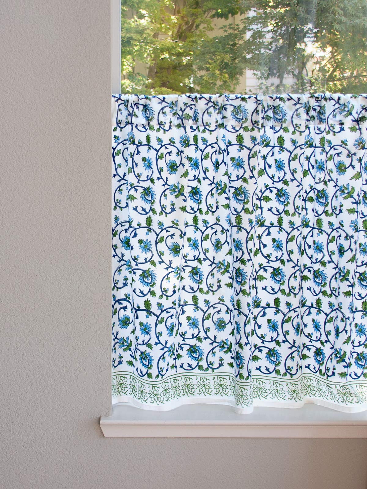 Jacobean Jewels Embroidery | Free Embroidery Patterns