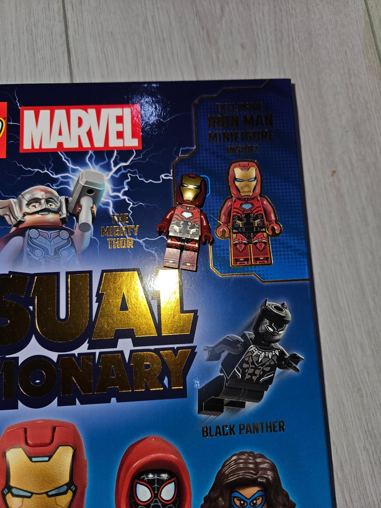 LEGO Marvel Visual Dictionary: With Exclusive LEGO Iron Man Minifigure ...