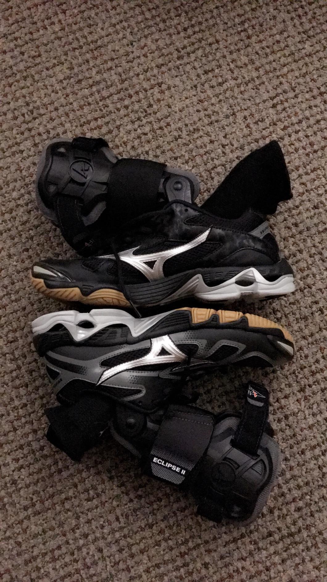 Amazon.com | Mizuno Women's Wave Bolt 5 Volleyball Shoe, Black/red, 13 ...