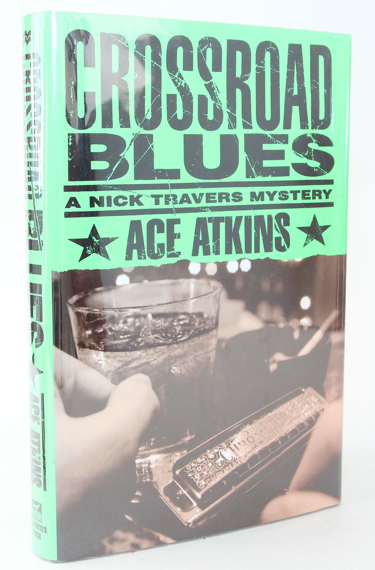 Amazon | Crossroad Blues: A Nick Travers Mystery | Atkins, Ace | Mystery