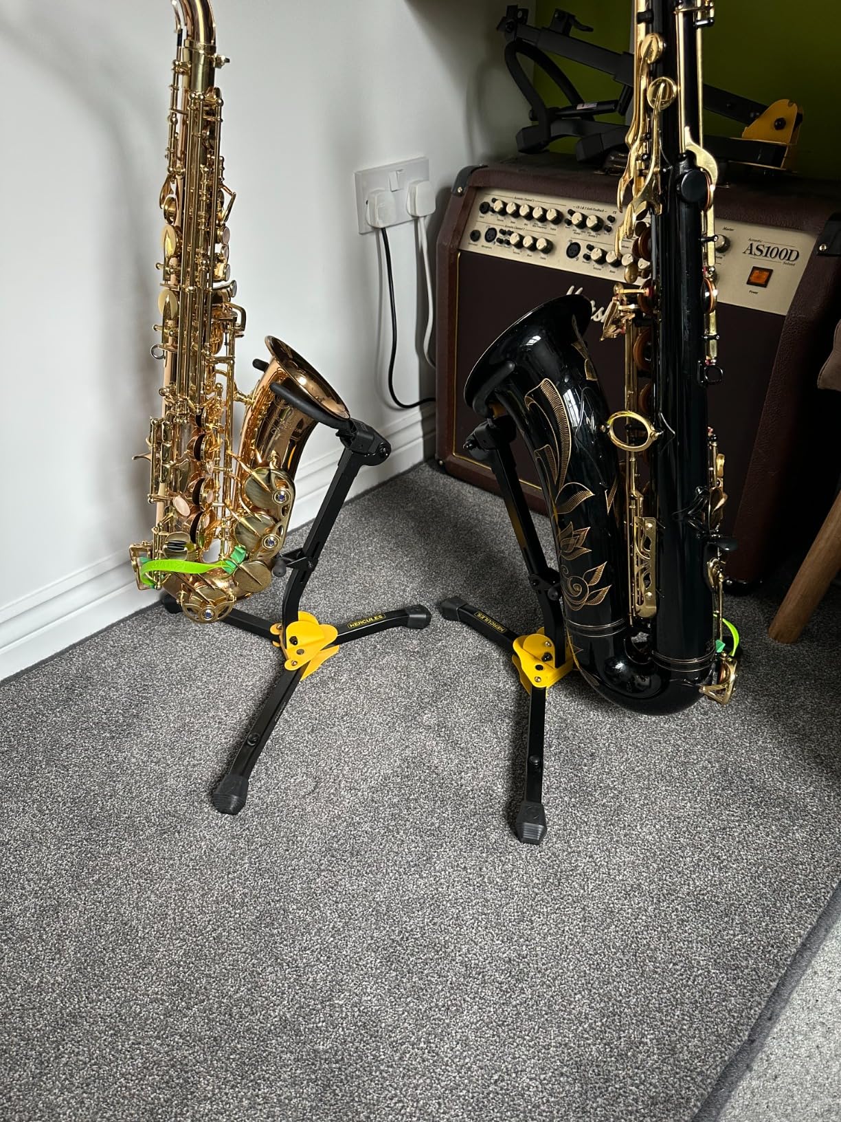 Hercules DS630BB Alto/Tenor Saxophone Stand With Auto Grip System ...