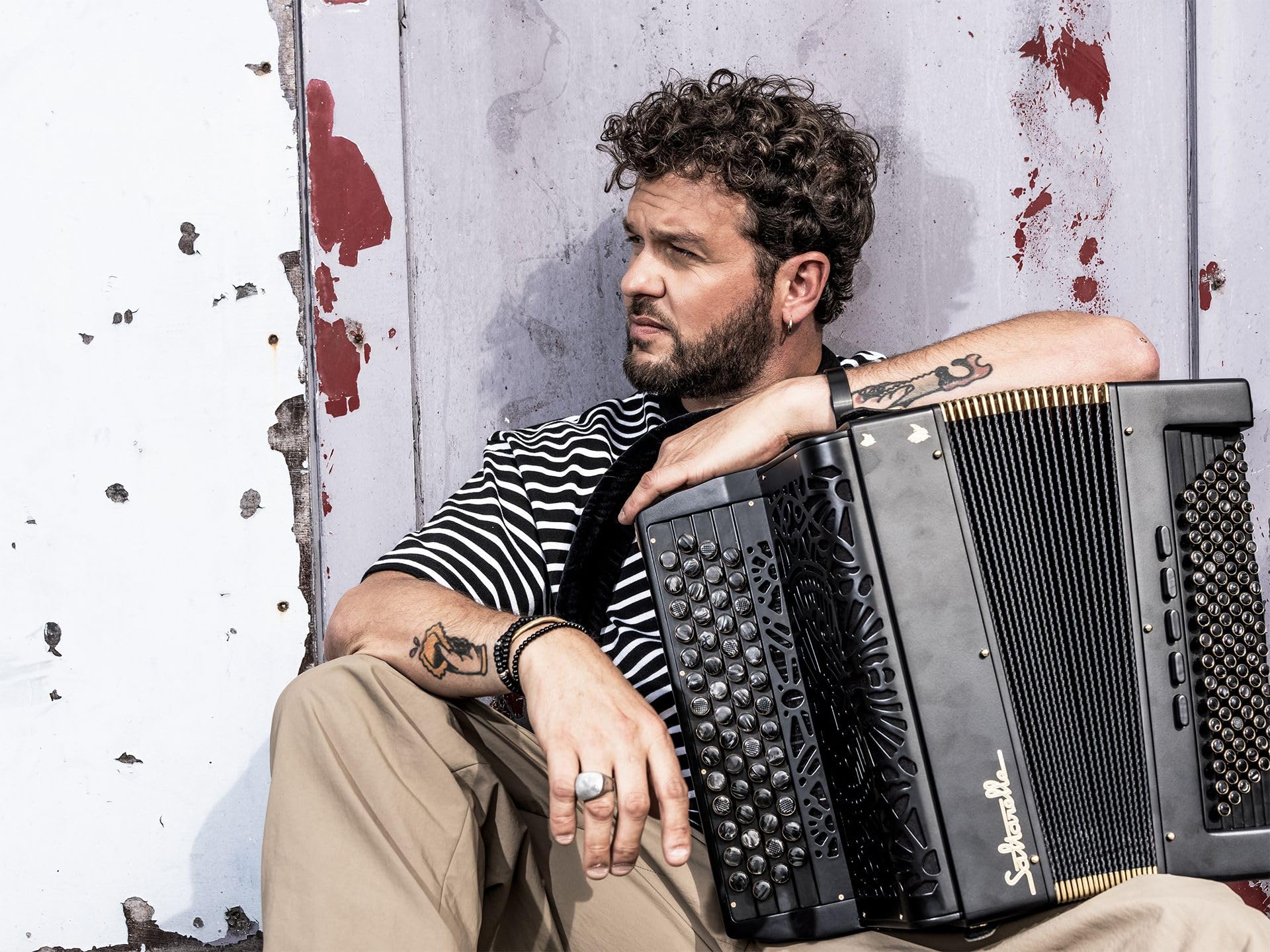 Laisse aller par Claudio Capéo. Titre tiré de l’album Rose des vents ...