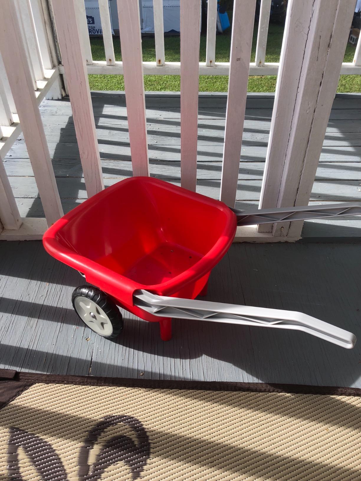 Amazon.com: Hape Kids Beach and Garden Wheelbarrow, Red : Patio, Lawn ...