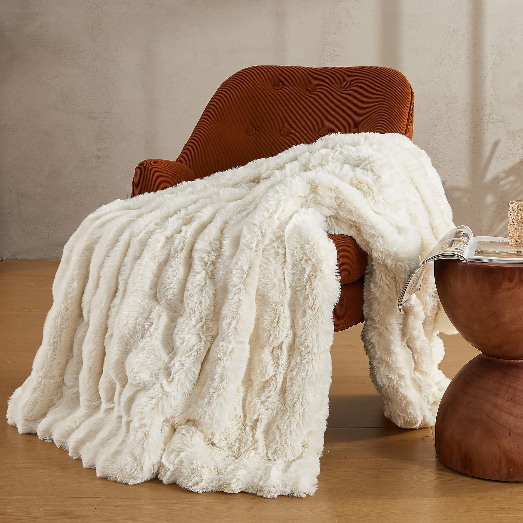 Amazon.com: JELLYMONI Faux Fur Throw Blanket, White Throw Blanket for ...