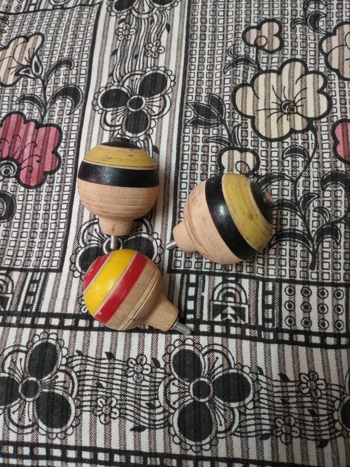 Buy Spinning Tops Wooden Toy for Kids with Thread (Pack of 3)| Lattoo ...