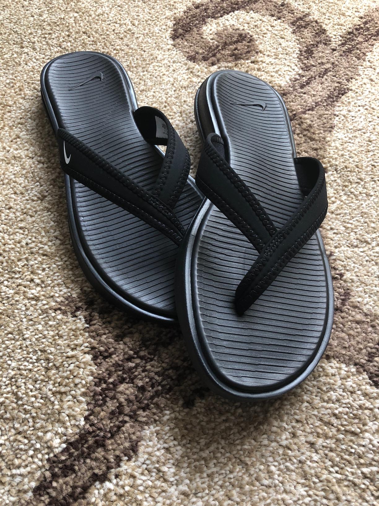 Amazon.com | Nike Women's Celso Ultra Thong Flip Flops (6, Grey/White ...