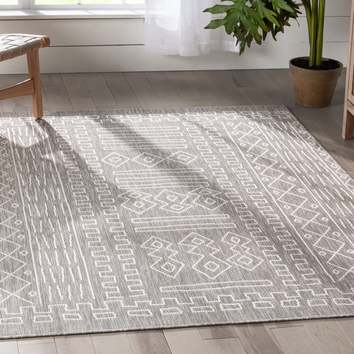 Well Woven Anze Indoor/Outdoor Tribal Pattern Grey (5'3" x 7'3") Area Rug