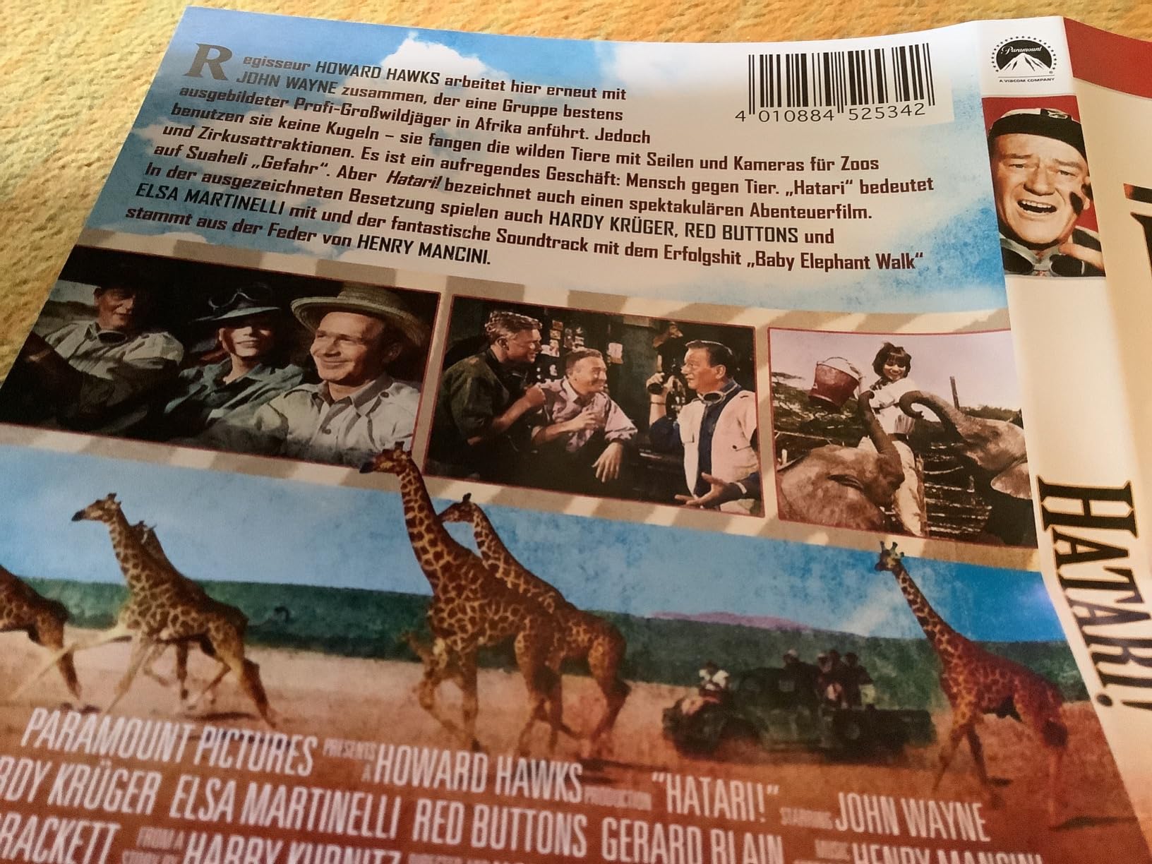 Hatari [VHS] : Wayne, John, Krüger, Hardy, Martinelli, Elsa, Buttons ...