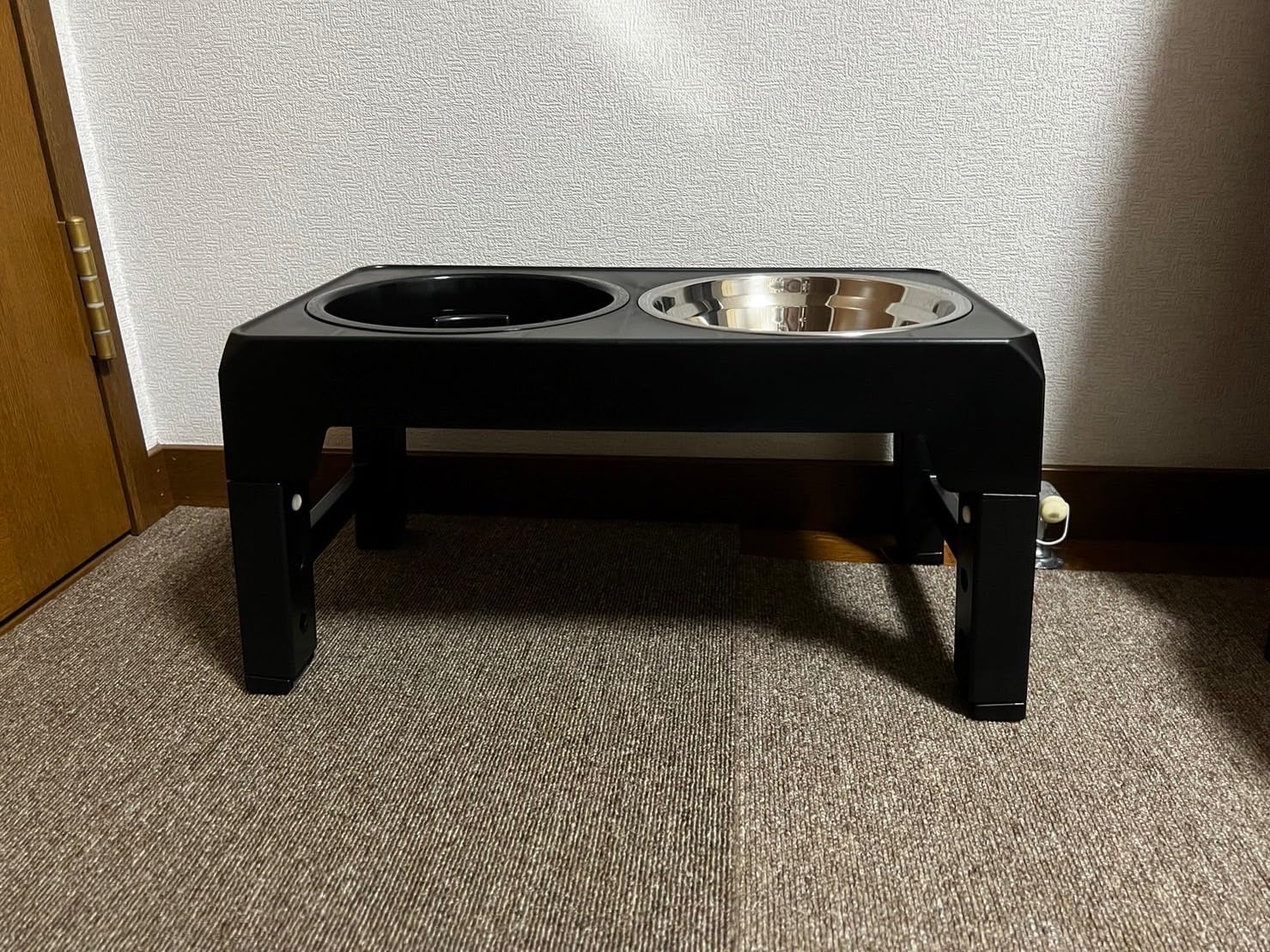 Amazon | Mankoda 犬 食器台 早食い防止 食器 犬 4個高さ調節可能犬エサ皿 消化と脊椎の健康に役立つ犬 餌台 大中小さまざま ...