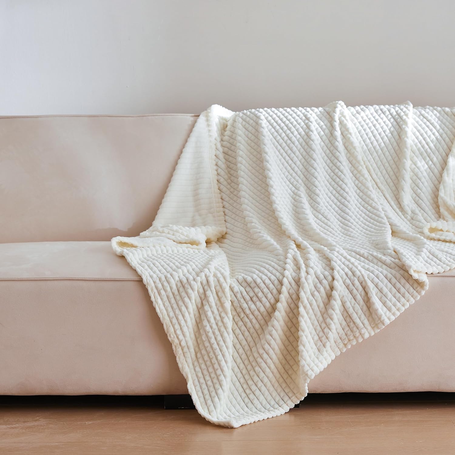 Amazon.com: Simple&Opulence Luxury Microfiber Super Soft Throw Blanket ...