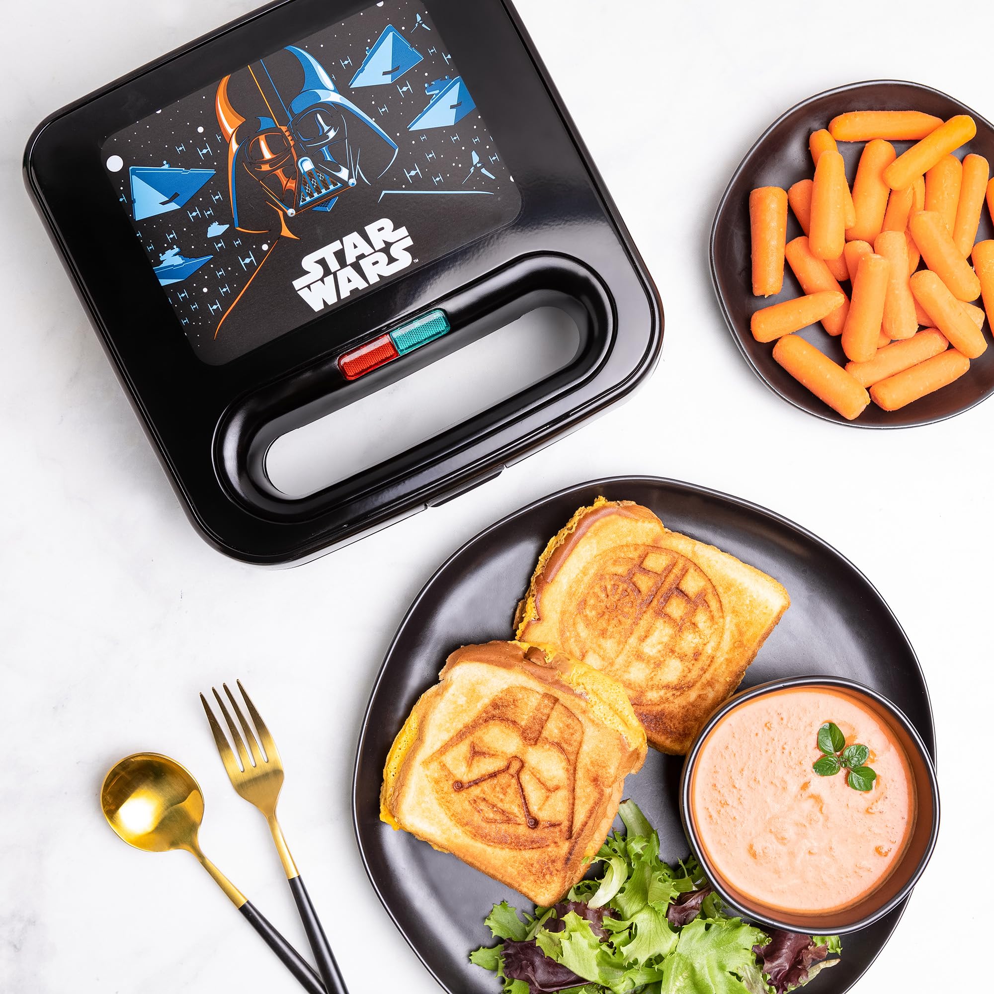 Amazon.com: Uncanny Brands Star Wars Darth Vader and Death Star Grilled ...