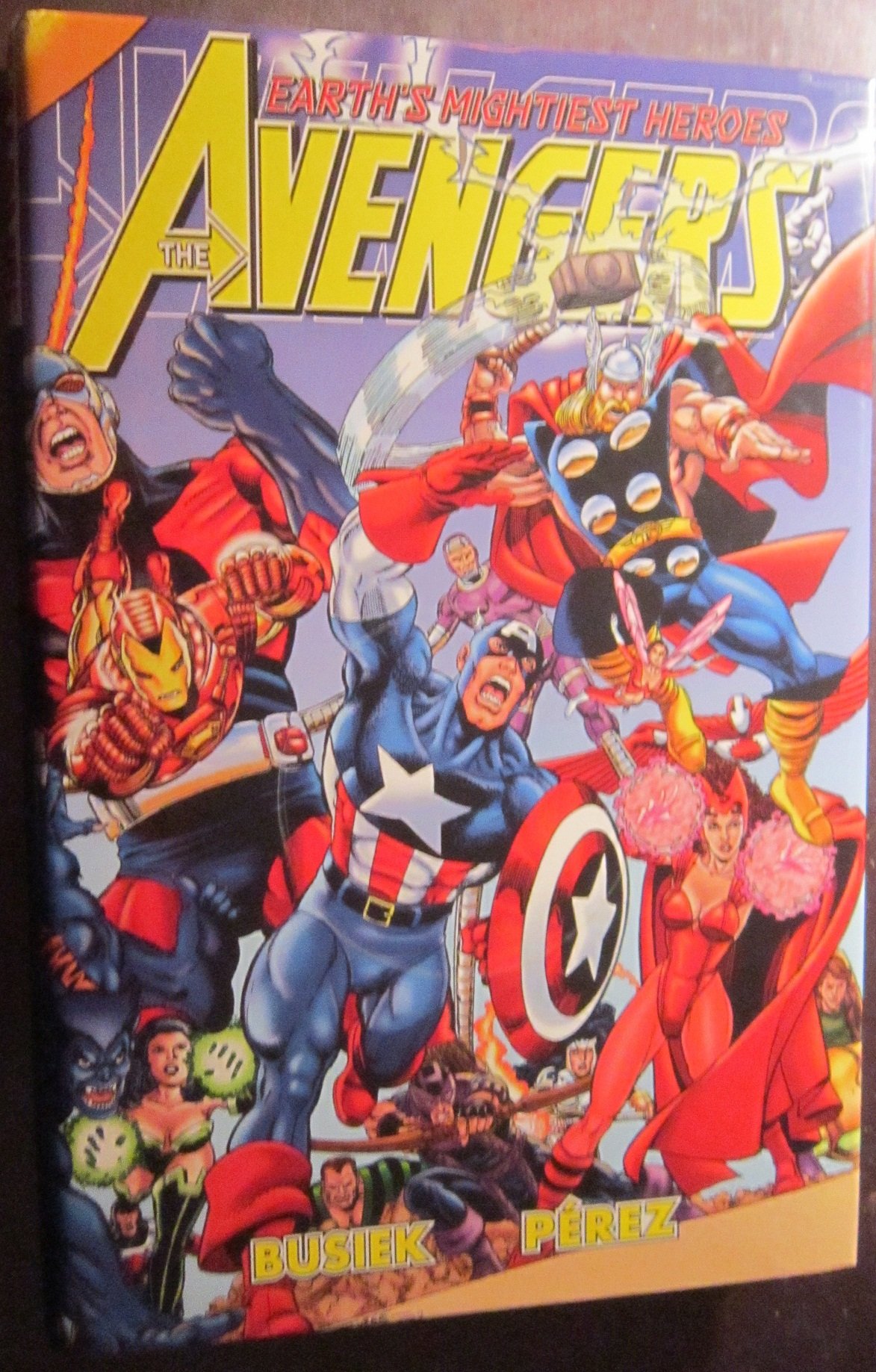 Avengers Assemble Volume 1 HC: Amazon.co.uk: Busiek, Kurt, Perez ...
