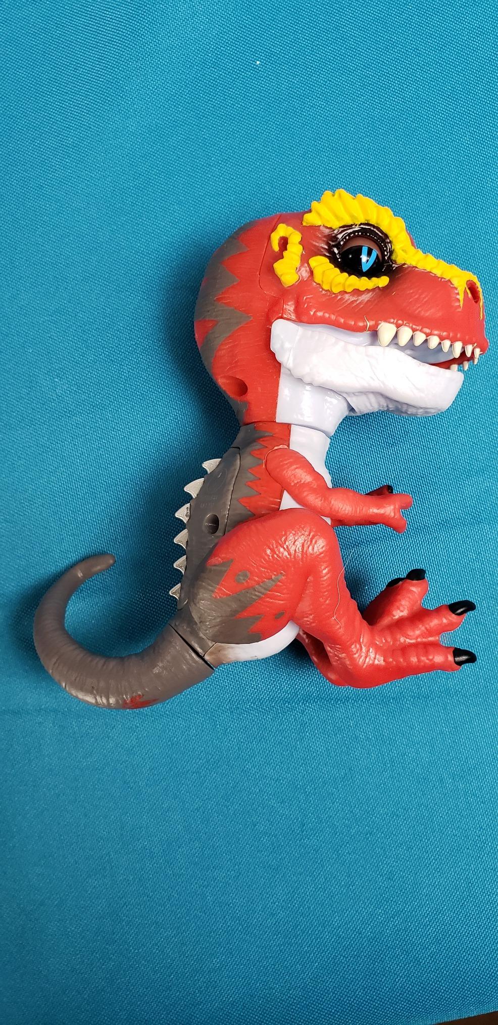 Amazon.com: Untamed T-Rex by Fingerlings – Ripsaw (Red) - Interactive ...