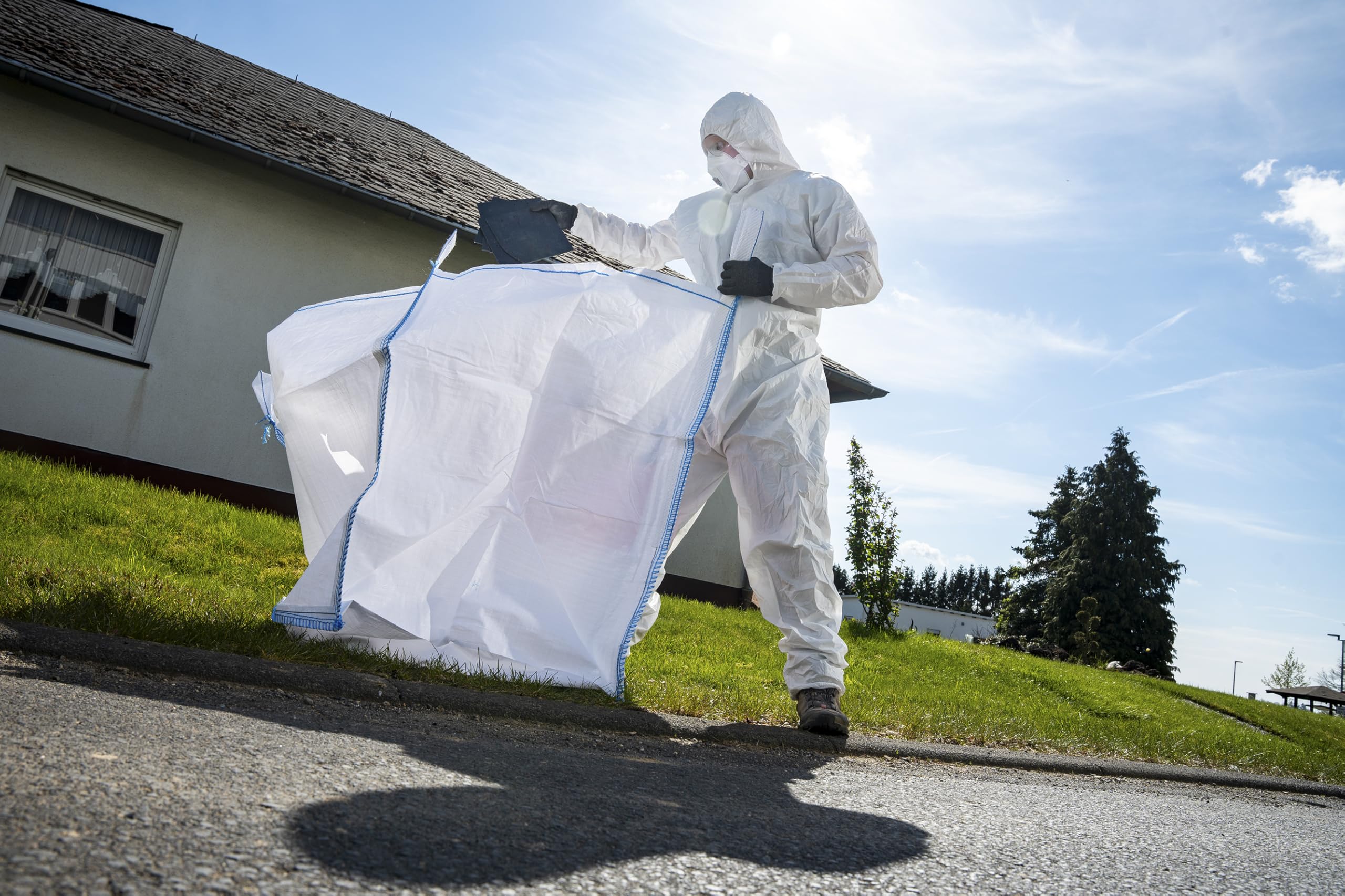 wolfcraft Disposable Coverall with Hood I 4890000 I Full-body garment ...