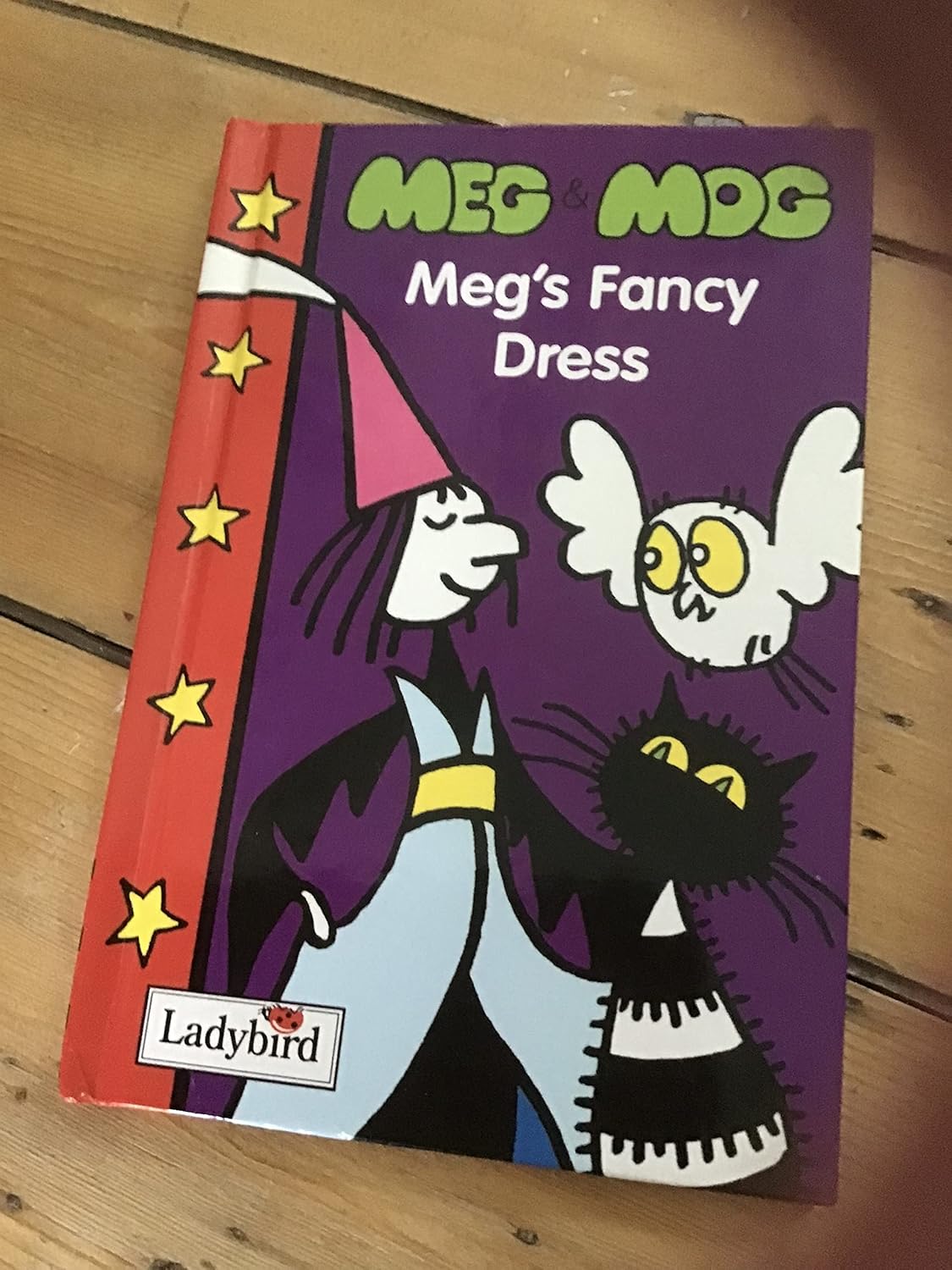 Meg & Mog - Meg's Fancy Dress (Meg and Mog Books): Amazon.co.uk ...