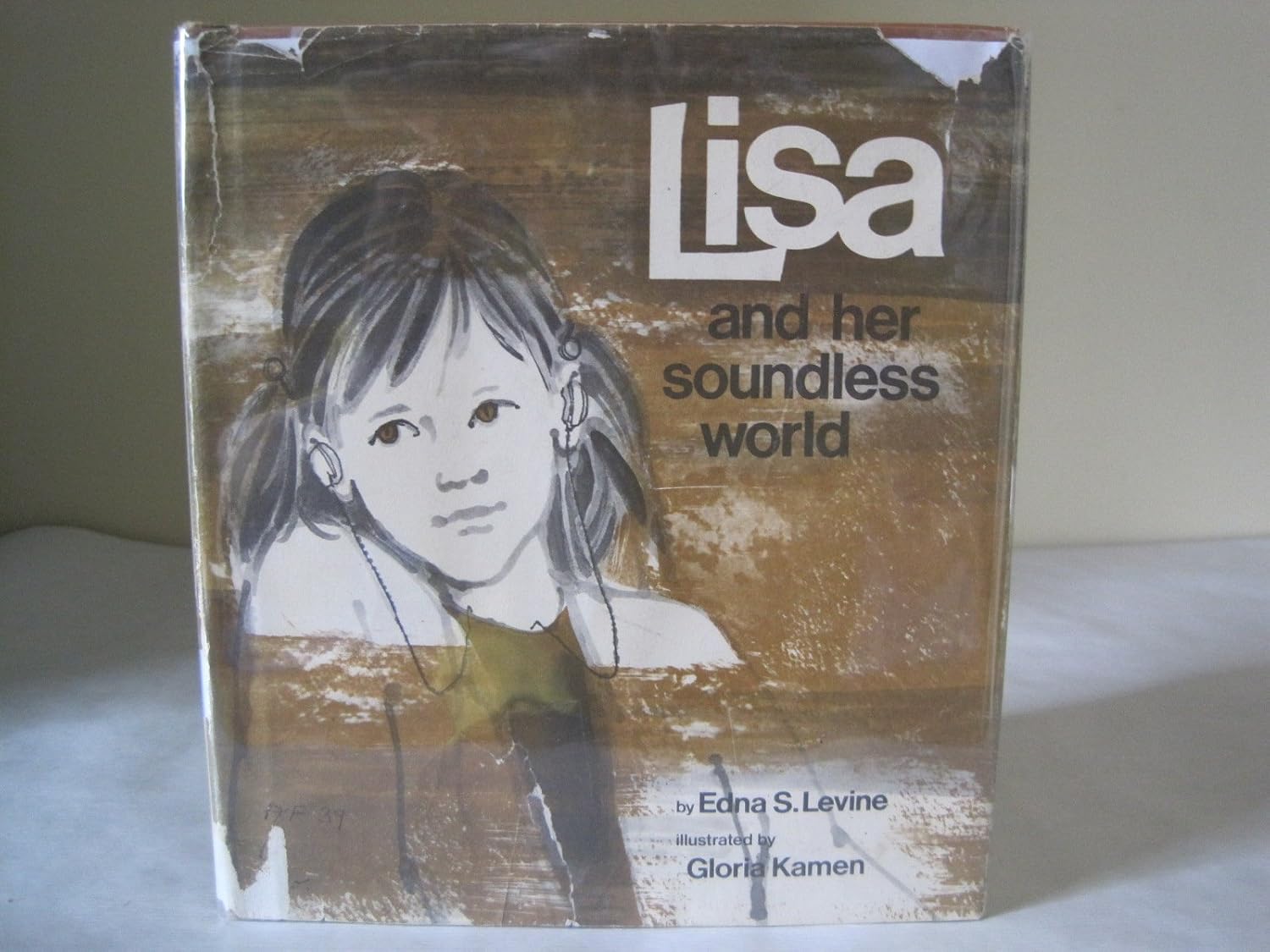 Lisa and Her Soundless World: Edna Simon Levine: Amazon.com: Books