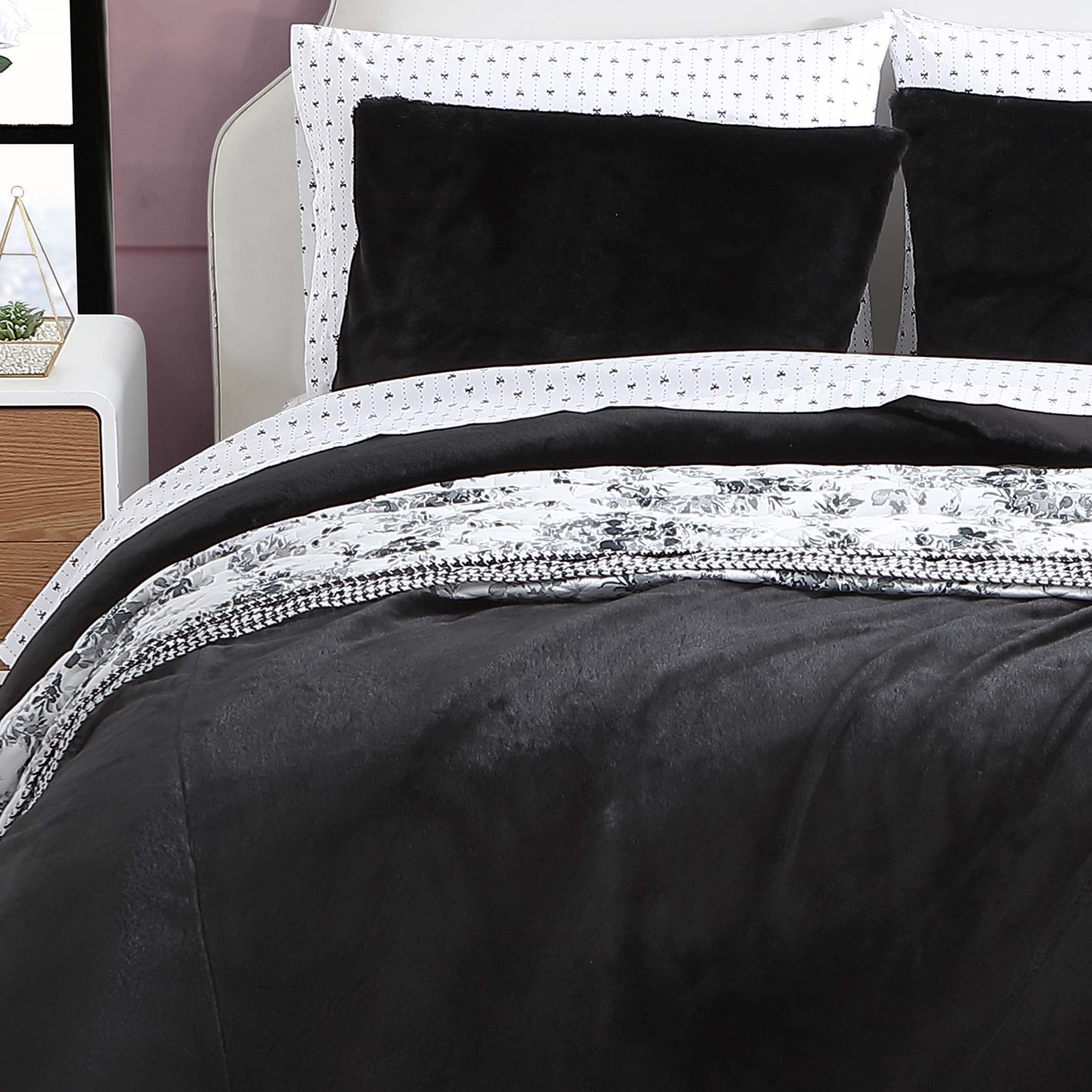 Betsey Johnson- King Duvet Cover Set, Faux Fur Bedding Set, Ultra Cozy ...