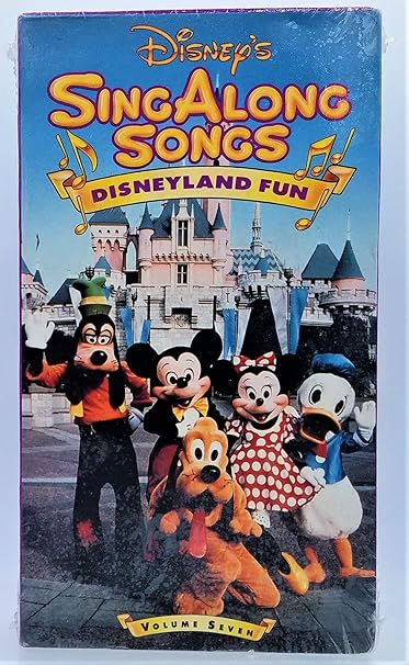 Amazon.com: Sing Along Songs: Disneyland Fun (Volume 7) : Walt Disney ...