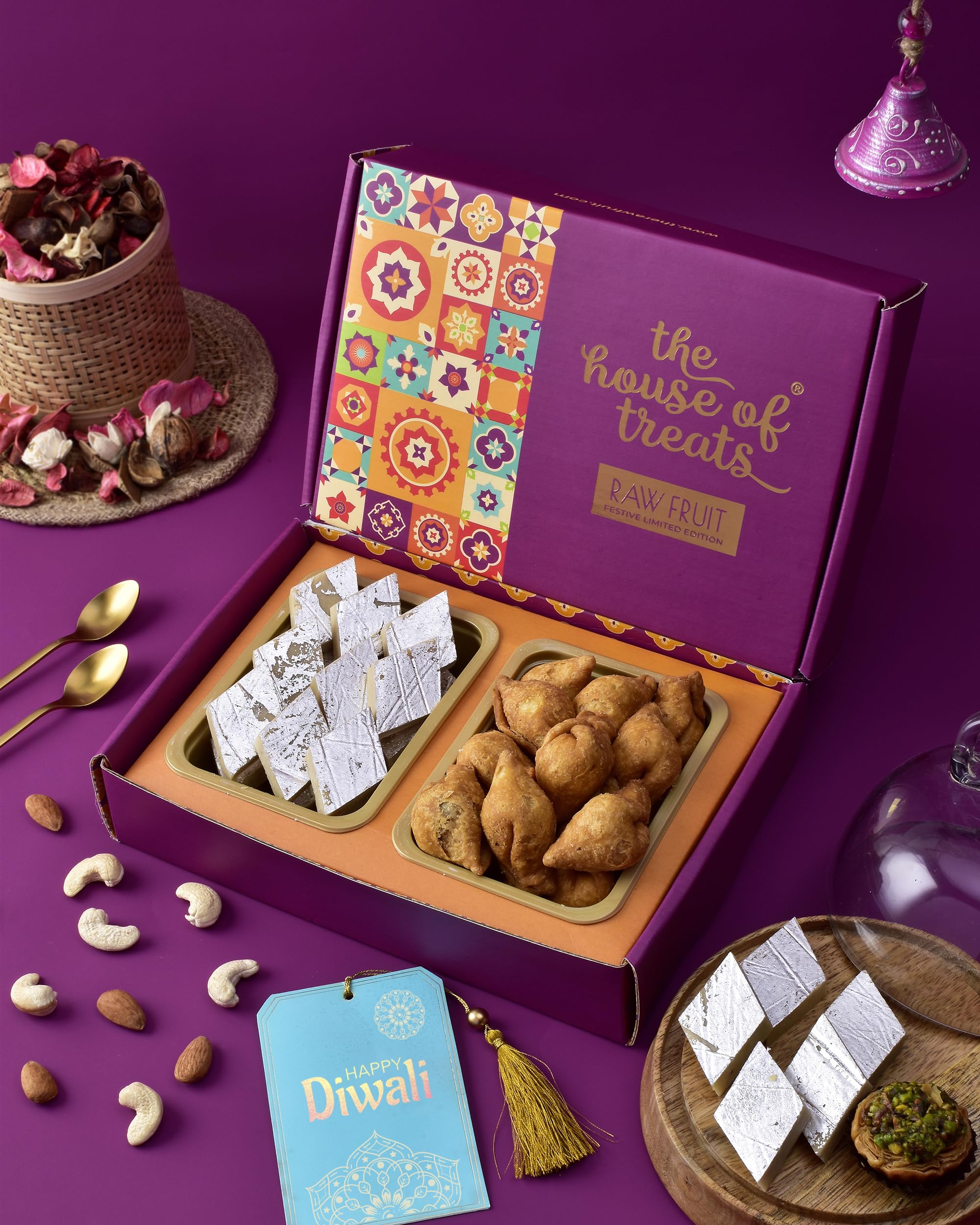 Hyperfoods Diwali Sweets Diwali Gift Items For Family Sweets Diwali ...