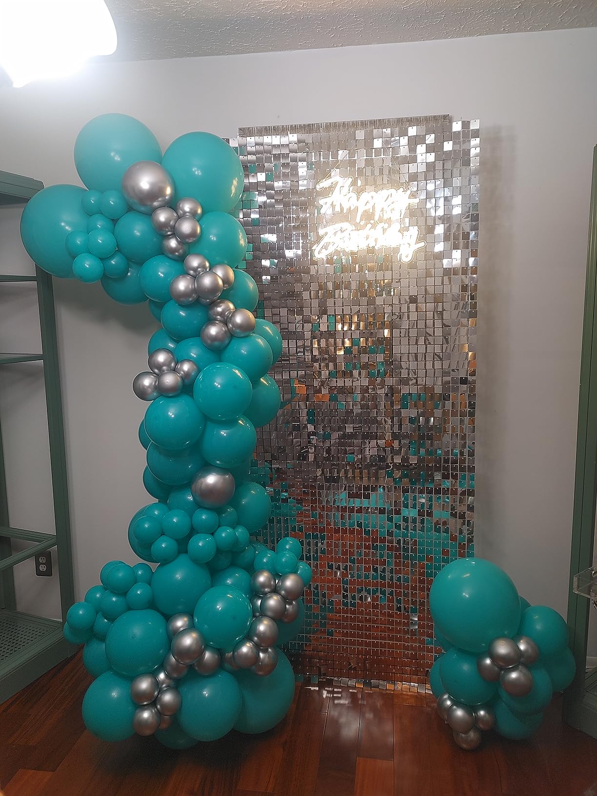 Amazon.com: Mocsicka Silver Shimmer Wall Backdrop, 24PCS Square Sequin ...