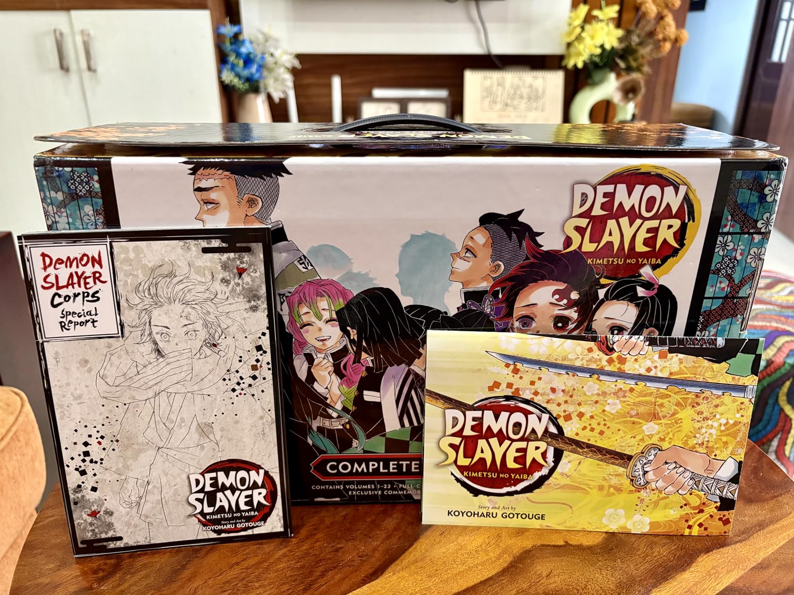 Demon Slayer Complete Box Set: Includes volumes 1-23 with premium ...