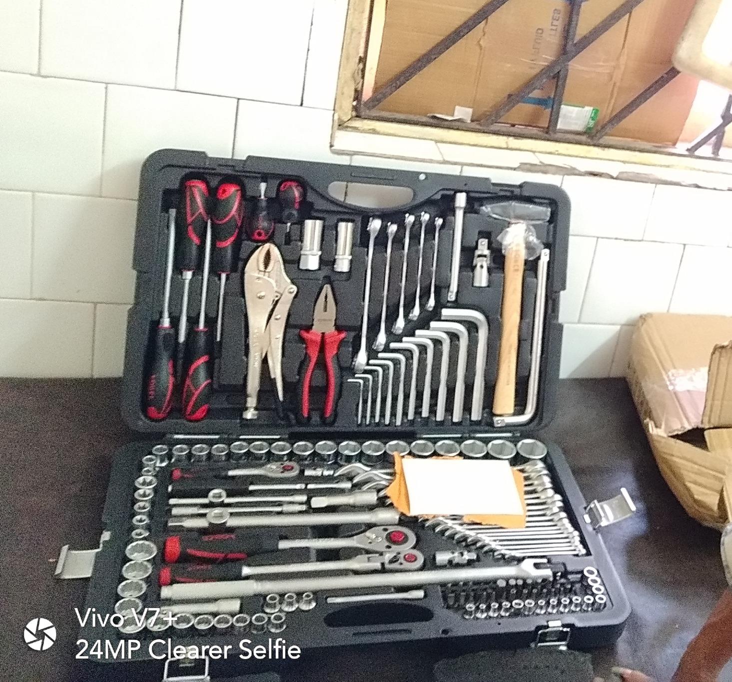 Force 41421 Professional Master Tool Set (Black, 142-Pieces) : Amazon ...