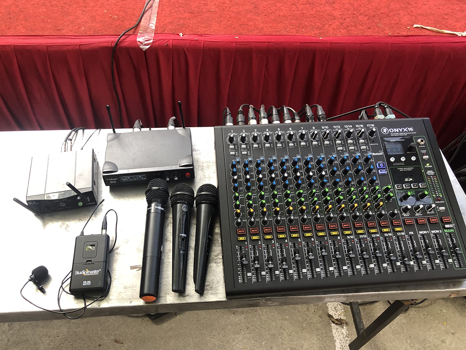 Mackie 16-Channel Premium Analog Audio Mixer with Multi-Track USB ...