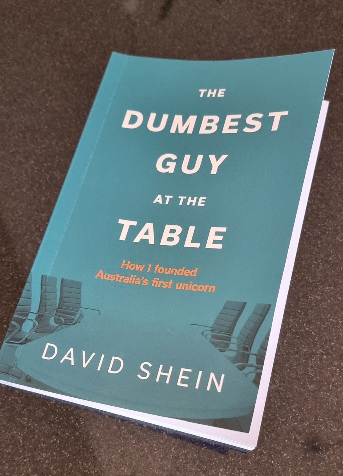 The Dumbest Guy at the Table : Amazon.com.au: Books