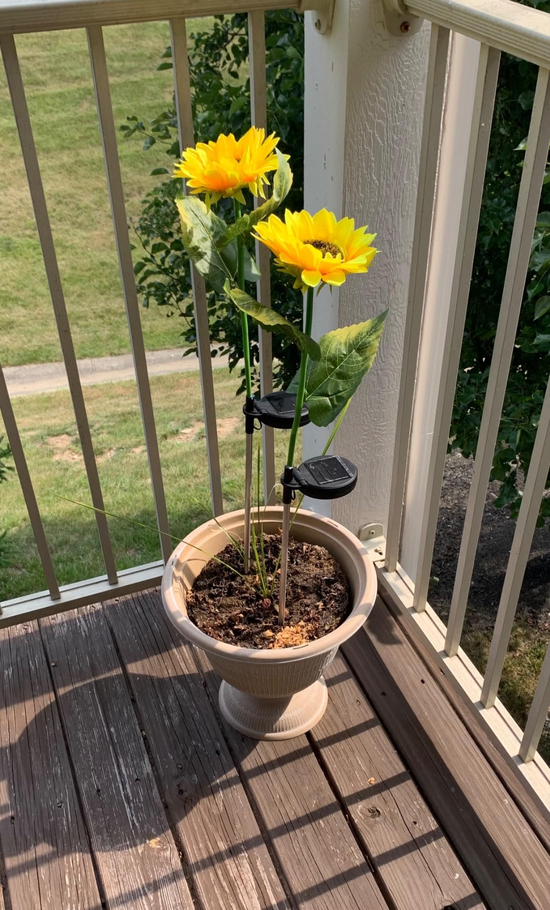 VGE Outdoor Solar Garden Stake Lights, 2 Pack Upgraded Solar Sunflower ...