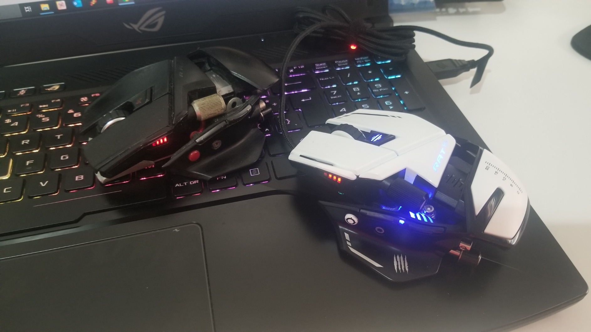 Mad Catz The Authentic R.A.T. Pro X3 Mouse para Juegos con Cable ...