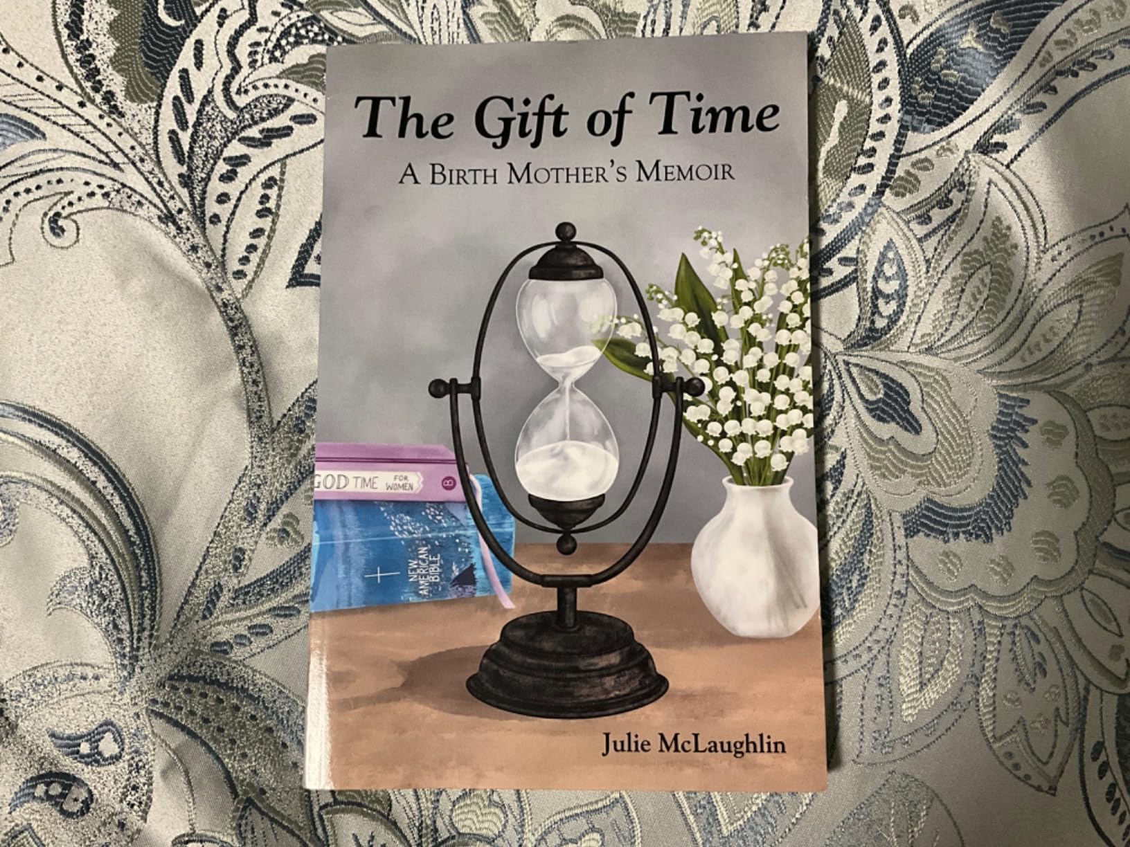 The Gift of Time: A Birth Mother's Memoir: McLaughlin, Julie ...