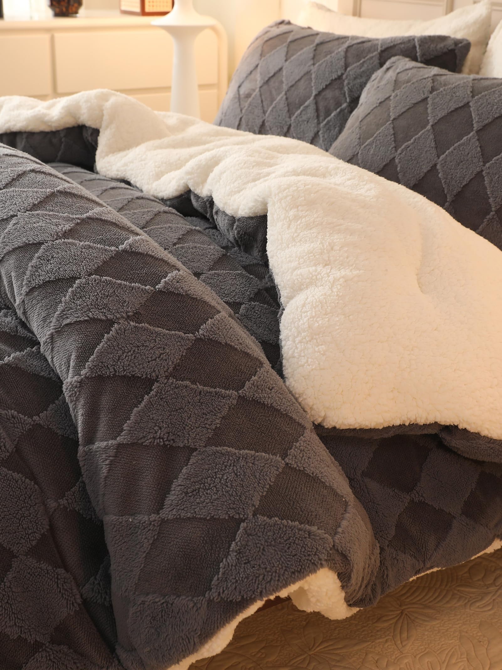 Amazon.com: hadamick Tufted Fleece Comforter Set Queen - Super Soft ...