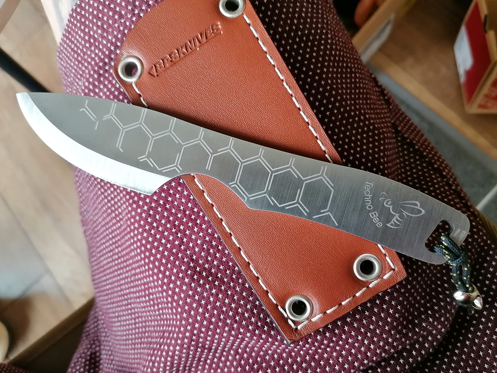 BPS Knives Techno Bee - Stainless Steel Knife - Skeleton Fixed Blade Knife with Genuine Leather ...