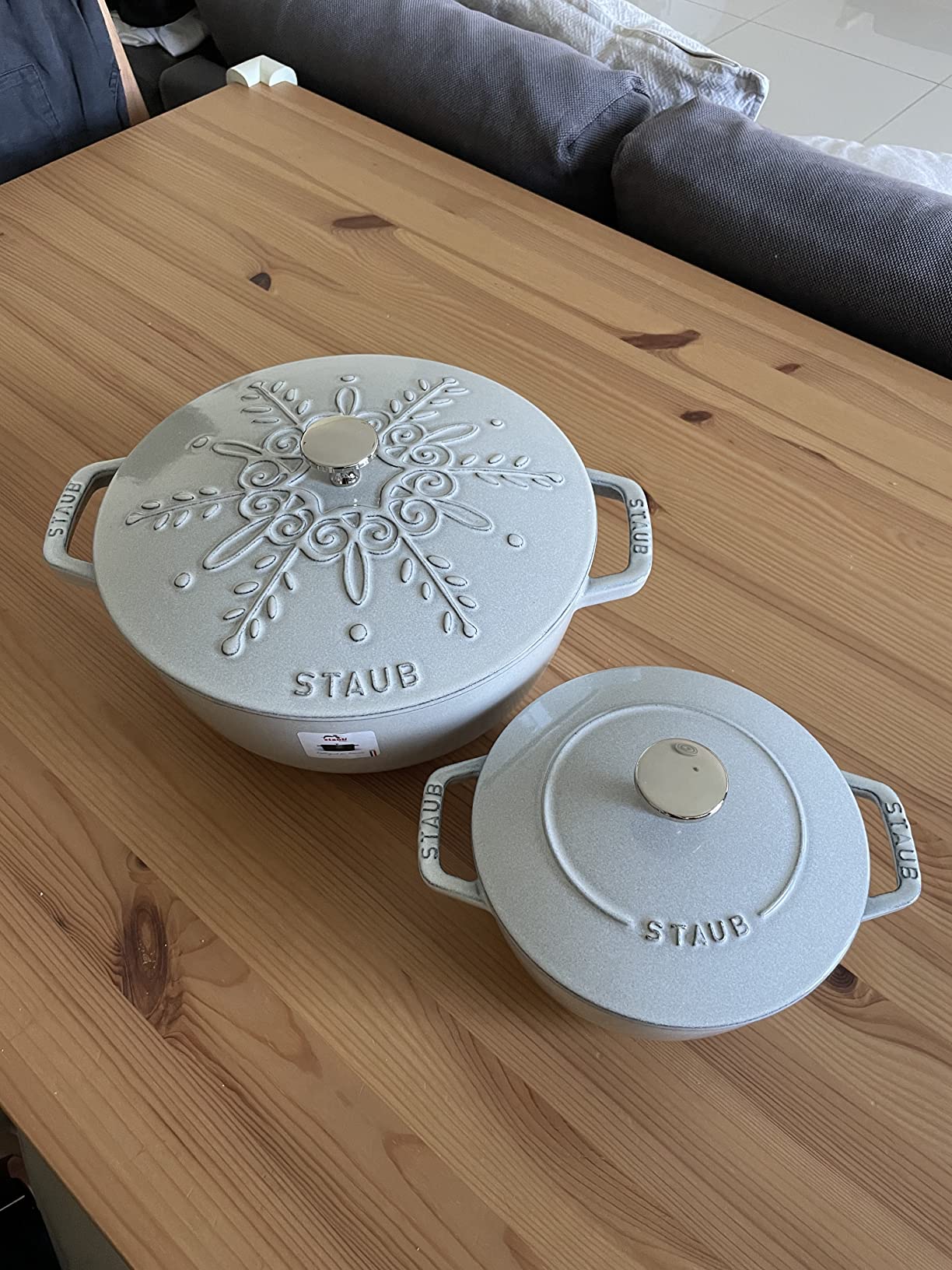 Amazon.co.jp: 【アウトレット】Staub ストウブ 「 スノーフレーク ココット カンパーニュ 24cm 」大きい 両手 鋳物 ...