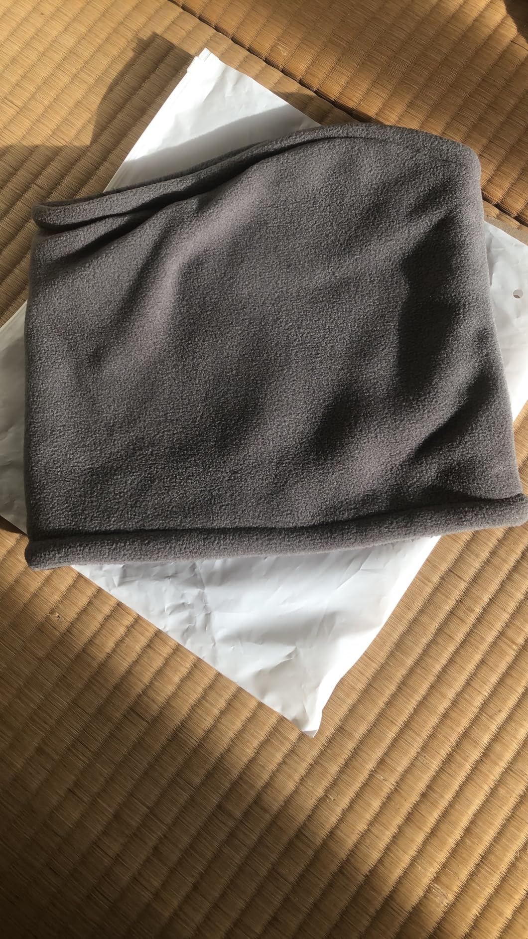 Amazon | [Hiyear] ネックウォーマー メンズ レディース 防寒 秋冬 調節コードつき 裏起毛 暖かい 厚手 無地 防風 保温 柔らかい 軽量 多機能 アウトドア 通勤 通学 ...