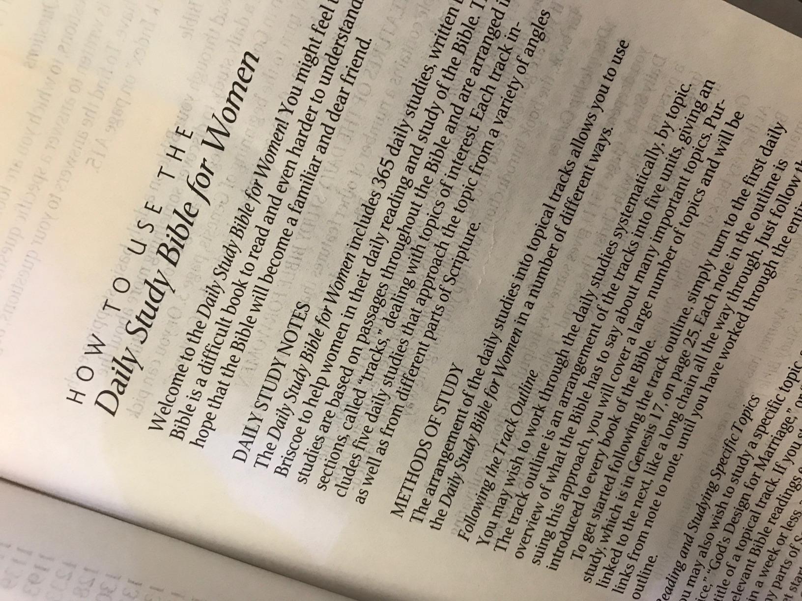 Daily Study Bible for Women (Daily Study Bible for Women): Briscoe ...