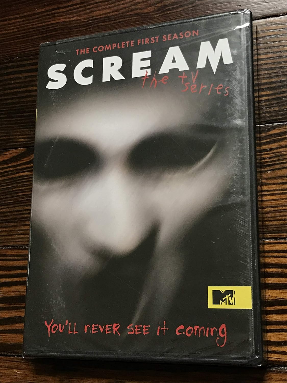 Amazon.com: Scream: The TV Series - The Complete First Season : Bella ...