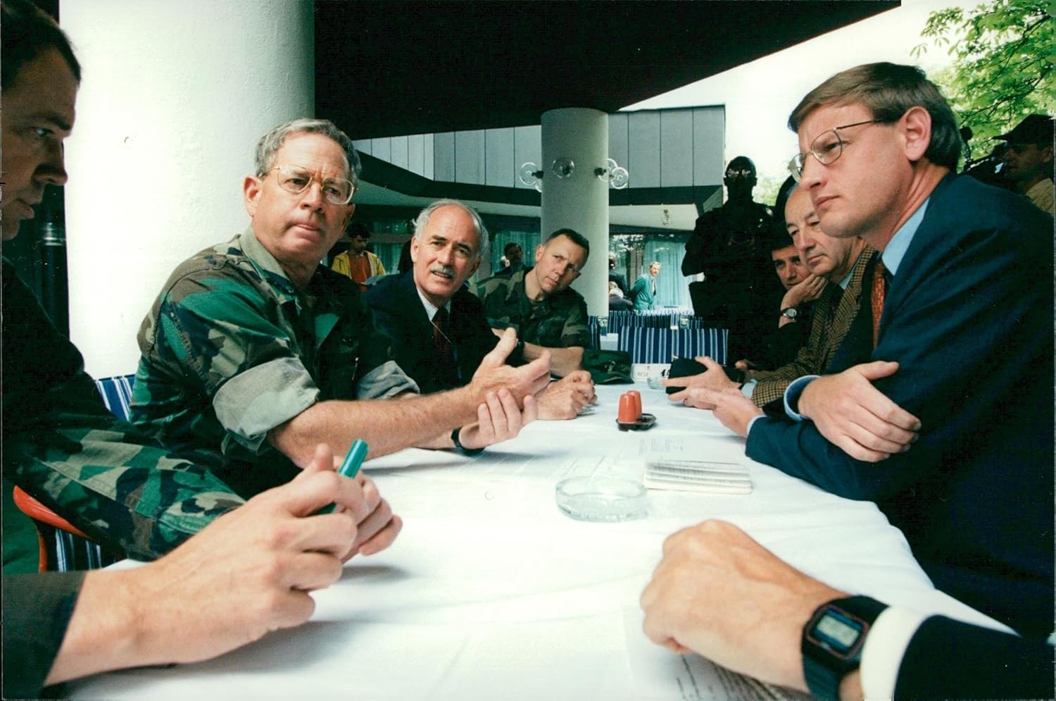 Amazon.com: Vintage photo of Carl Bildt in meeting with Flavio Cotti ...