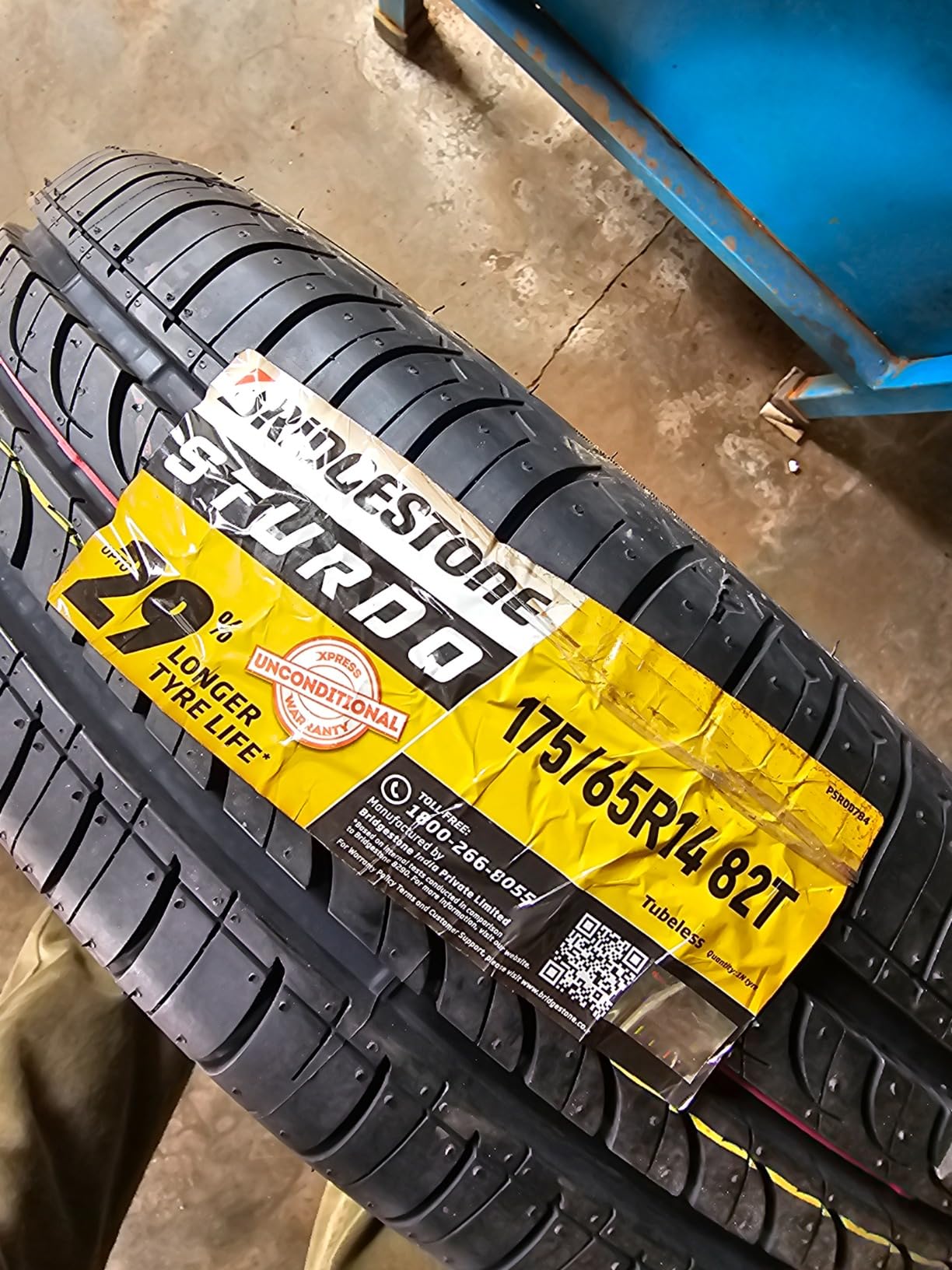 Bridgestone Sturdo Tl 175/65% R14 Tubeless Car Tyre : Amazon.in: Car ...