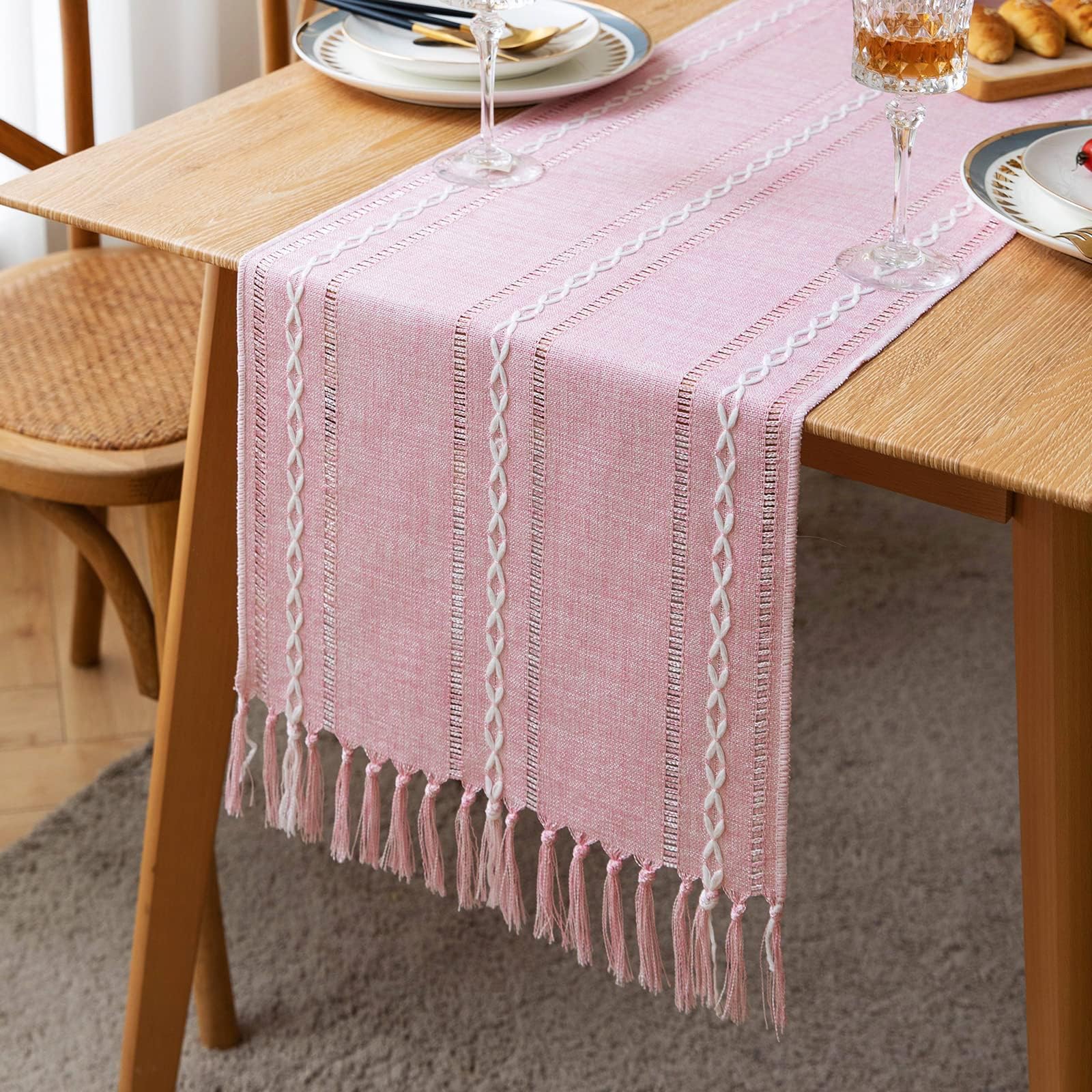 Amazon.com: Elegant Scallop Edge Table Runner: Home & Kitchen