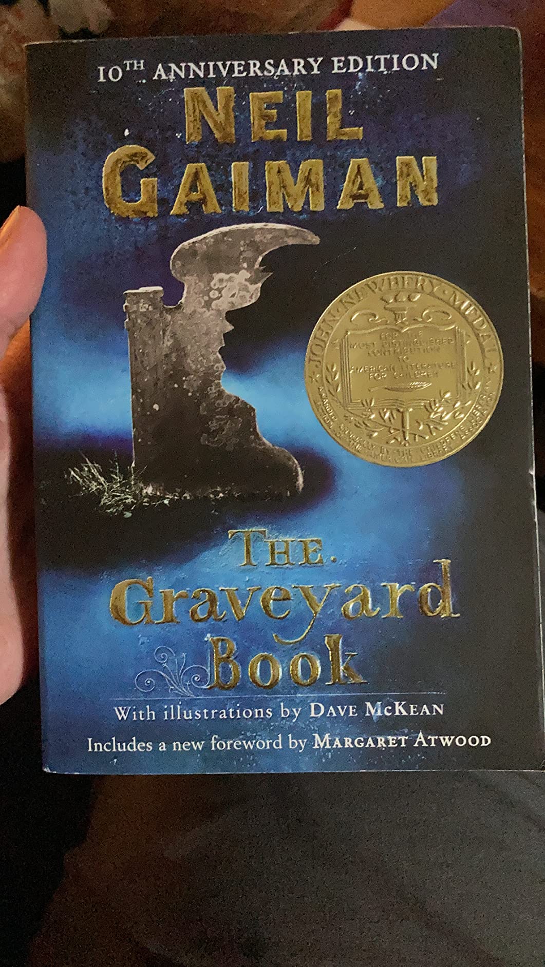 Amazon.com: The Graveyard Book: 9780060530945: Gaiman, Neil, McKean ...