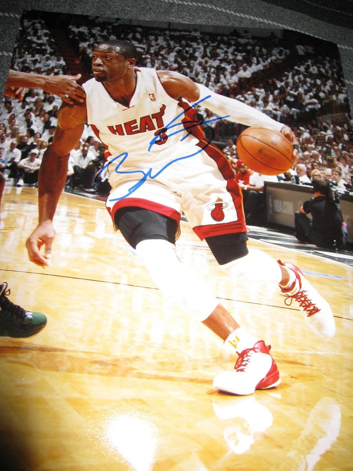 Dwyane Wade Autographed Photo - AUTOGRAPH 11x14 CHAMPIONS IN PERSON E ...